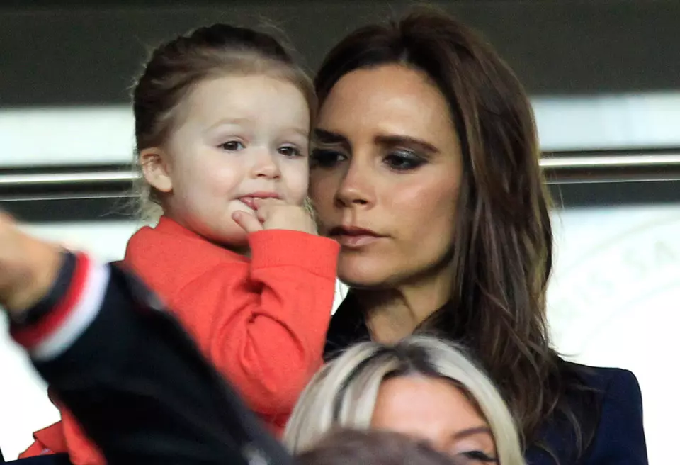 Victoria Beckham revela por que ela é como qualquer mãe normal… 31451_3