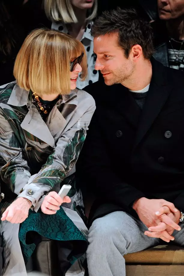 Anna Wintour kaj Bradley Cooper ĉe Burberry ĉe London Fashion Week AW14