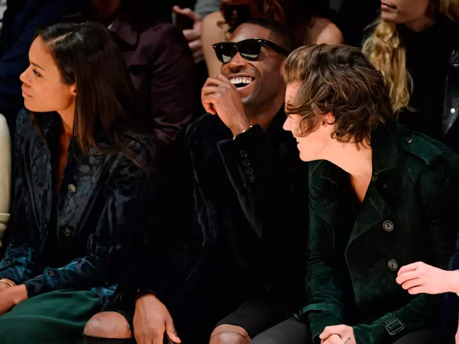 Naomie Harris, Tinie Tempah และ Harry style ที่ Burberry ที่ London Fashion Week AW14