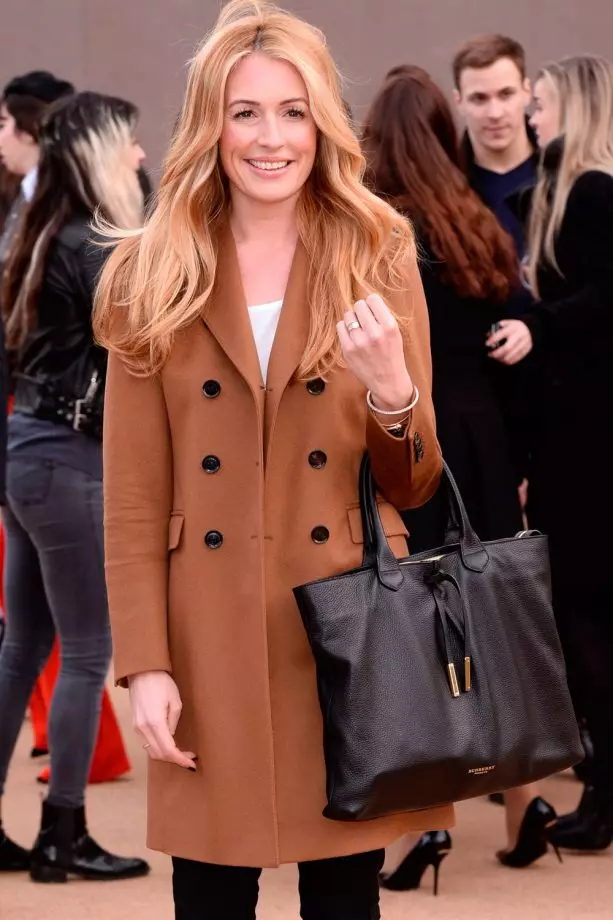 Cat Deeley ที่ Burberry ที่งาน London Fashion Week AW14