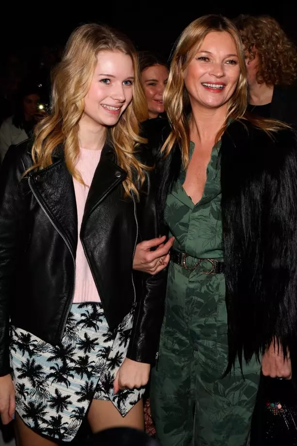 Kate Moss และ Lottie Moss ที่ Topshop Unique ที่ London Fashion Week AW14