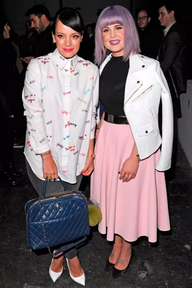 Lily Allen และ Kelly Osbourne ที่ House of Holland ที่งาน London Fashion Week AW14