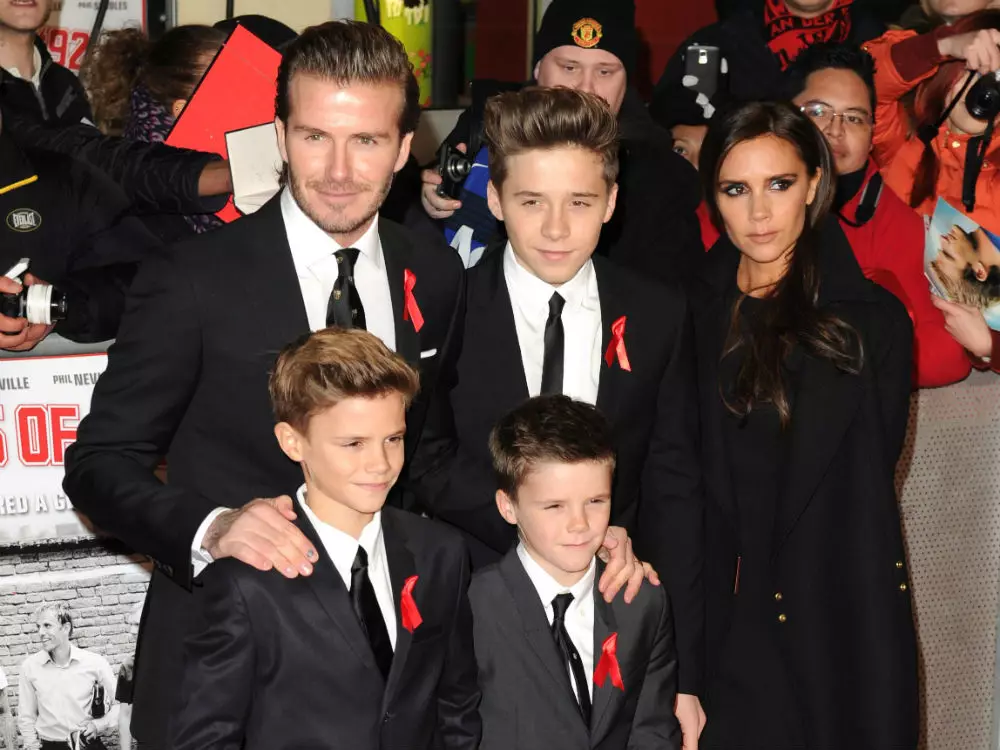 Victoria e David Beckham compartilham sua noite de encontro com um convidado muito especial… 31516_1