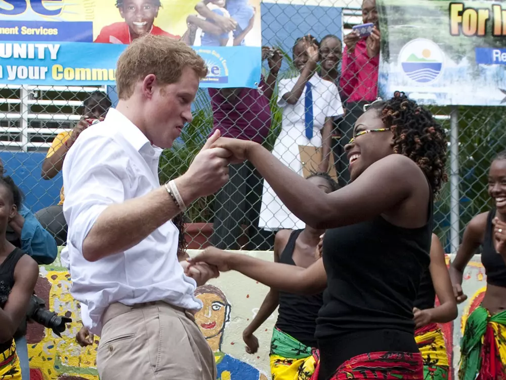 Dansên Destan ên Prince William û Prince Harry Ji hêla Bavê wan ve Hat Ravekirin 31603_2