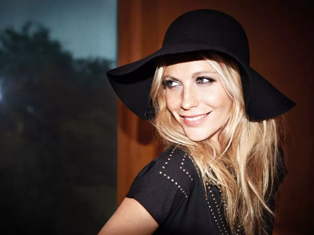 Ny faran'ny lamaody mafana nataon'i Poppy Delevingne ho an'i Vero Moda: WATCH 31723_2