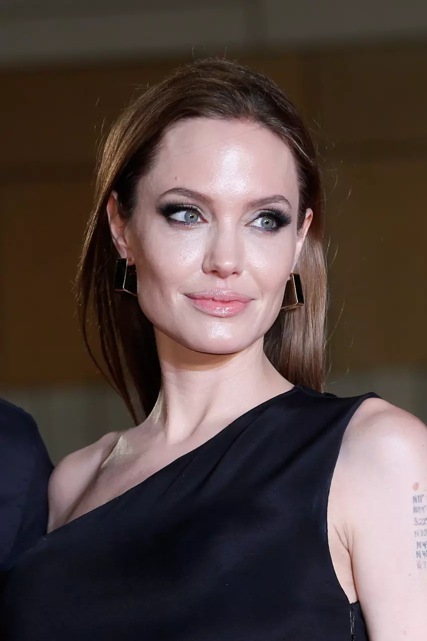 Angelina Jolies kirurg åpner opp om Stars doble mastektomi