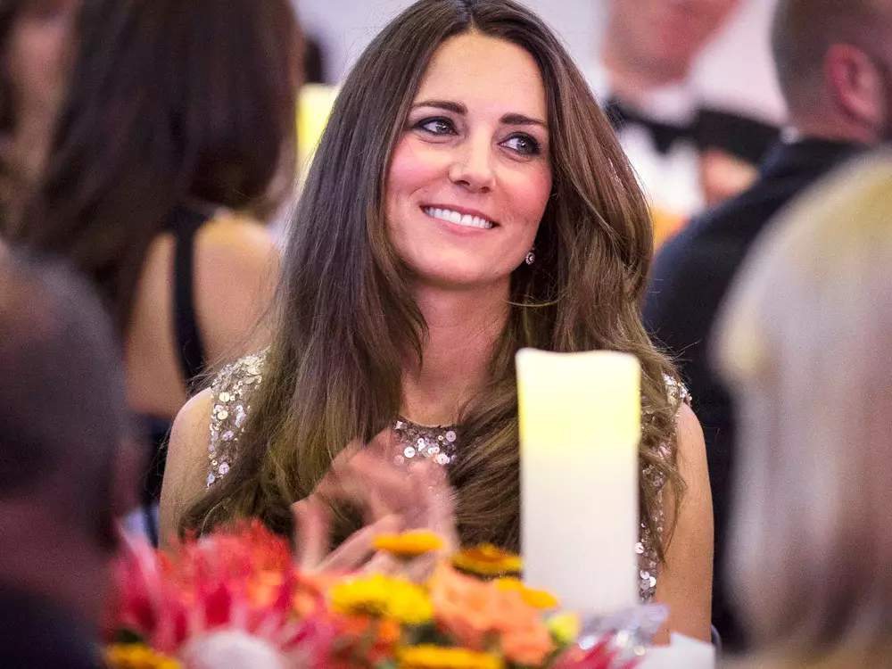 Biografoak Kate Middleton-ek William printzea nola ezagutu zuen erakusten du 32062_2