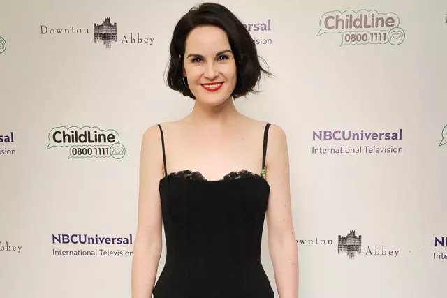 Michelle Dockery dia manambara ny fiomanany amin'ny karipetra mena amin'ny globe volamena 32140_1