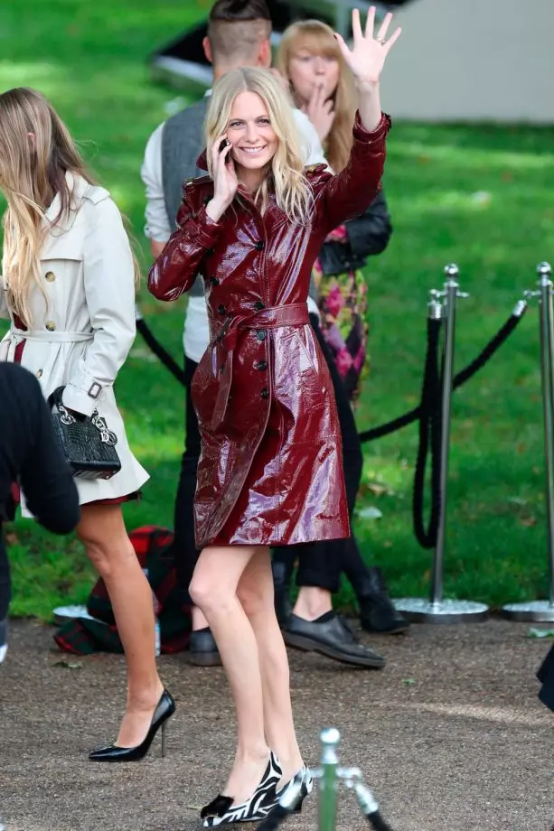 Poppy Delevingne ໃນ London Fashion Week 2013