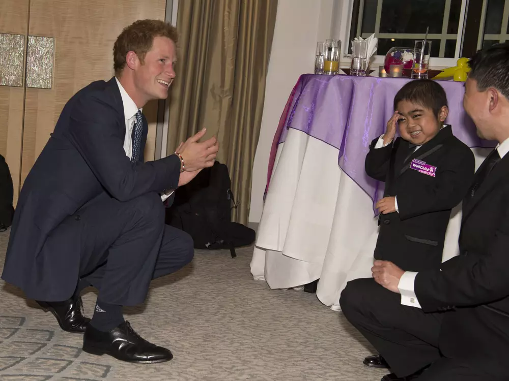 Nagsalita si Prince Harry Tungkol sa Unang Ngiti ni Prince George Sa WellChild Awards 32358_1