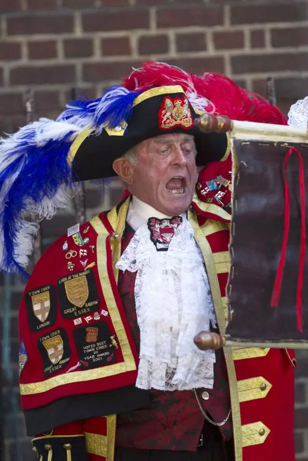 Town-Crier-Tony-Appleton.jpg