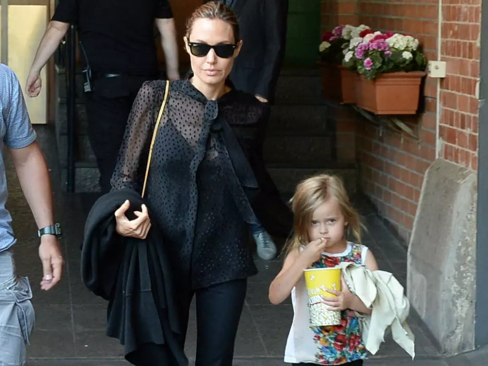 Tajný výlet Angeliny Jolie a Brada Pitta na nákupy na ulici odhalen 32816_2