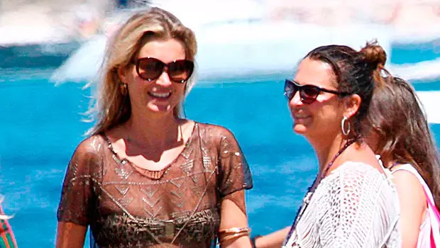 Kate Moss Mubiruhuko bya Stylish Muri Espagne: Turashaka Ubuzima Bwe 32861_1