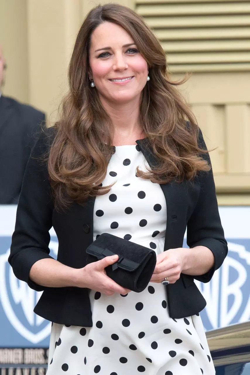 Kate Middleton eskapas al la Berkshire Hejmo de siaj gepatroj