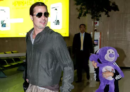 Brad Pitt u Son Pax Jet Into Seoul Għall-Premier tal-Gwerra Dinjija Z 33177_1