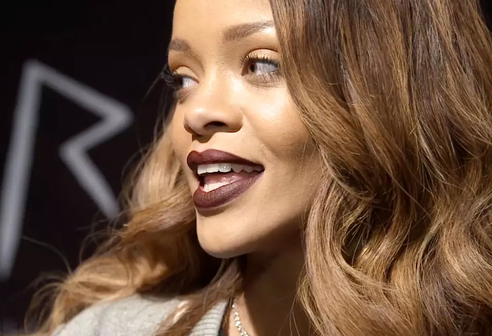 NÉZD MEG: A kulisszák mögött Rihanna River Island show-jában