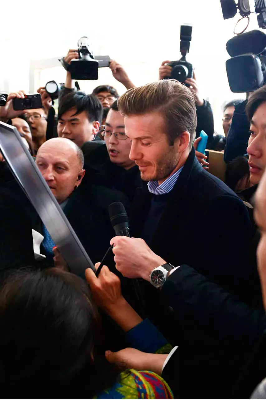 David Beckham wywołuje chaos, gdy wychodzi z Pekinu