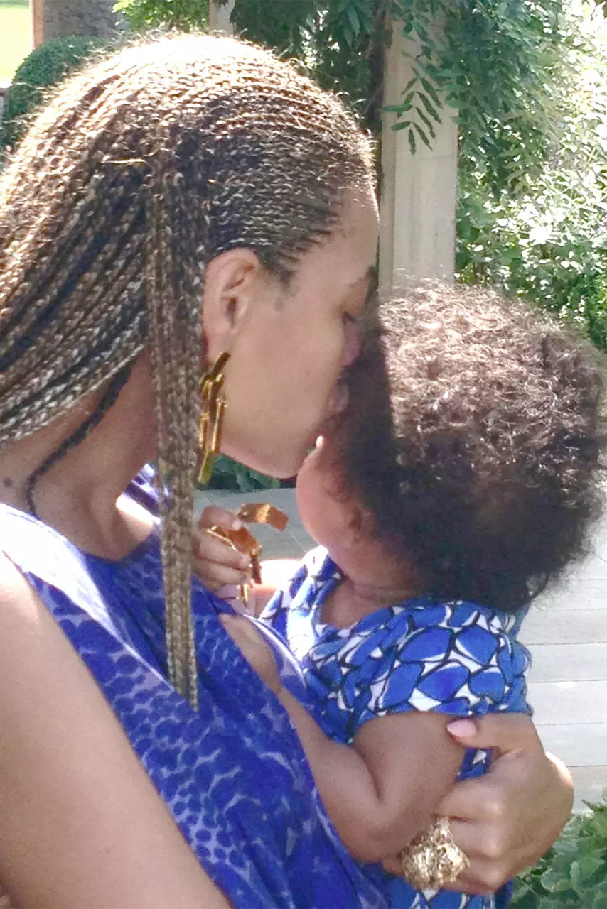 Beyonce zdieľa rozkošné fotografie Blue Ivy na Deň vďakyvzdania