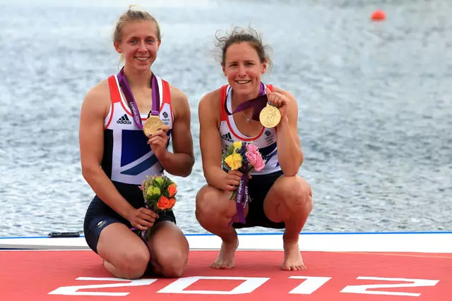 Enillwyr medalau Olympaidd 2012 Sophie Hosking a Katherine Copeland
