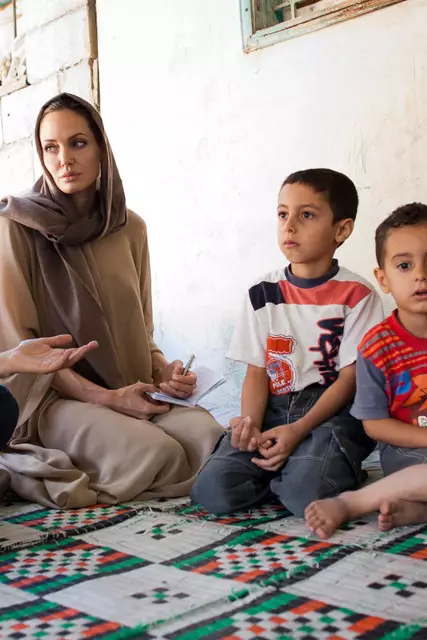 FOTOS: Angelina Jolie visita refugiados sirios en Turquía