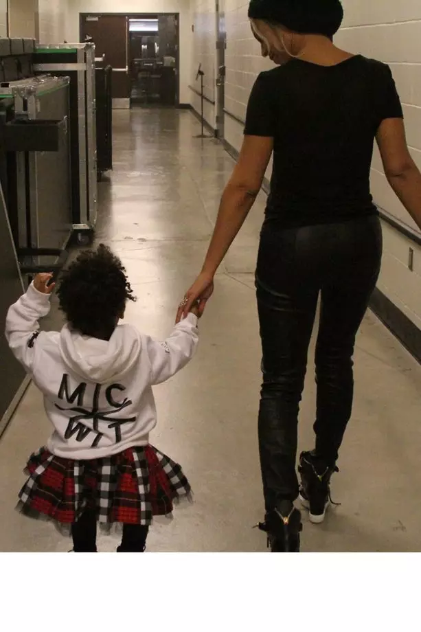 Beyoncé en Blue Ivy backstage