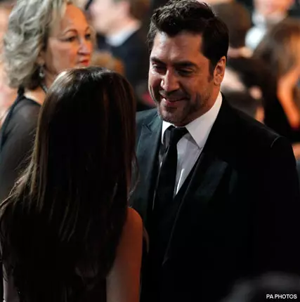 Penelope Cruz ແລະ Javier Bardem - ພໍ່ແມ່ພູມໃຈ Penelope Cruz ແລະ Javier Bardem ຕີຜ້າພົມແດງ - Oscars 2011 - Ocars - Penelope Cruz baby - Javier Bardem - Penelope Cruz - The Oscars 2011 - ຂ່າວດັງ - Marie Clarie UK