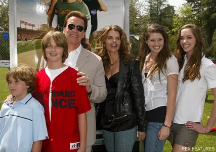 Arnold Schwarzenegger na Maria Shriver - Arnold Schwarzenegger na Maria Shriver wamegawanyika - Arnold Schwarzenegger - Maria Shriver - Mtu Mashuhuri Agawanyika Uingereza