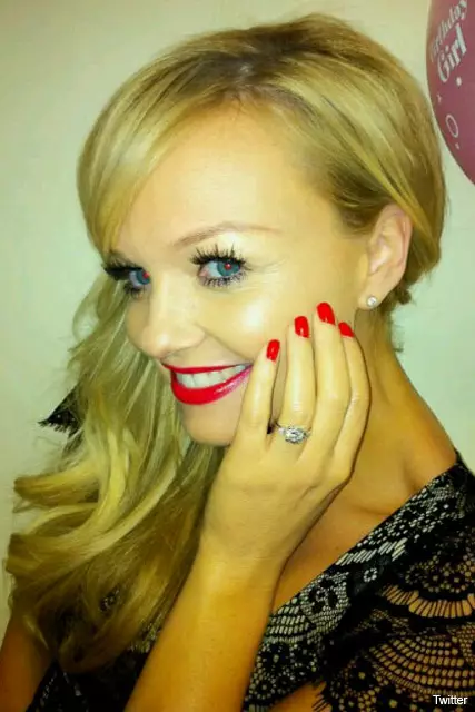 Emma Bunton - ferloofd, kundiget oan, ferloving, berjochten, foto, Twitter, ring, sjoch, foto, Dancing on Ice, celebrity, nijs, Marie Claire