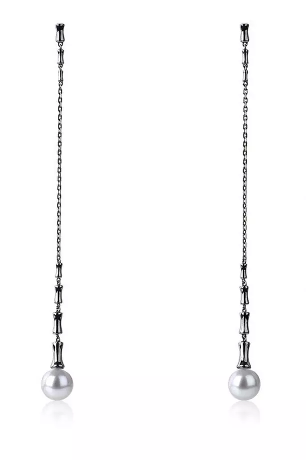 Stīvena Vebstera auskari ar pērlēm un kauliem, 385 £