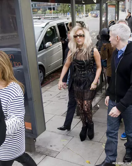 Lady Gaga - FOTOS! Look de Lady Gaga em Londres - Celebrity News