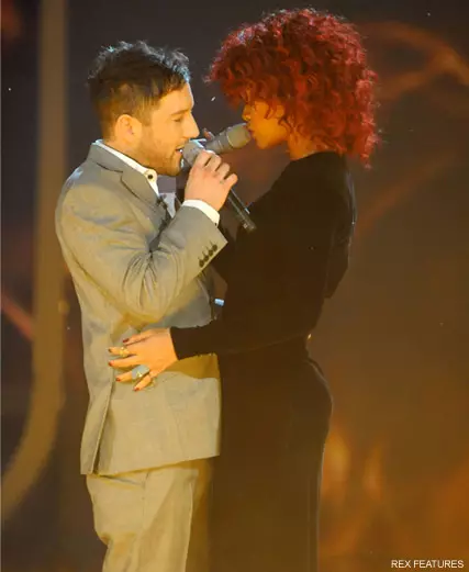 Matt Cardle na Rihanna - Onye mmeri X Factor Matt Cardle na egwu maka ekeresimesi mbụ - X Factor - Mgbe anyị na-agbakọ - Akụkọ ndị ama ama