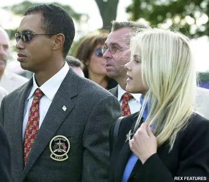 Tiger Woods dan Elin Nordegren - Tiger Woods dan Elin Nordegren memuktamadkan penceraian - Tiger Woods - Perceraian Tiger Woods - Berita Selebriti