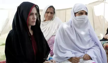 安吉丽娜朱莉在巴基斯坦与联合国难民署
