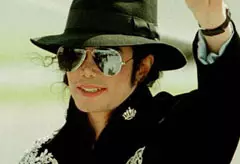 Michael Jackson doktoru, şarkıcı ölürken ilacı saklamakla suçlandı