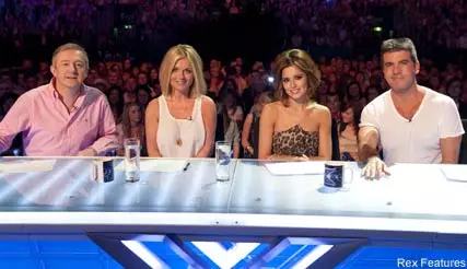 Cheryl Cole - Cheryl Tweedy - Tagann na crúba amach ag éisteachtaí X Factor, agus na breithiúna i mbun popcheoil ag Cheryl - X Factor - Éisteachtaí X Factor - Celebrity News