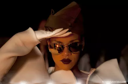 Rihanna - Akụkọ ama ama