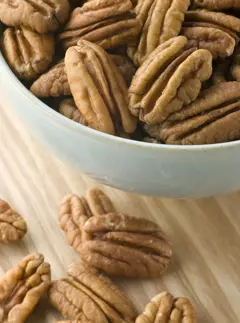 Ekan kan ti awọn eso pecan - awọn ipanu owurọ ti o gbọn - ilera