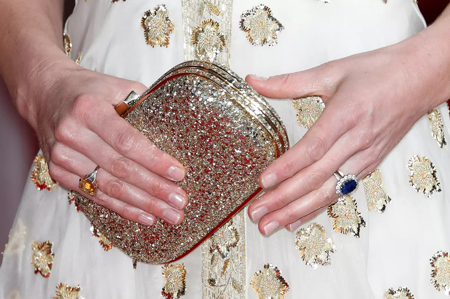 Agora podes mercar o anel de eternidade exacto de Kate Middleton