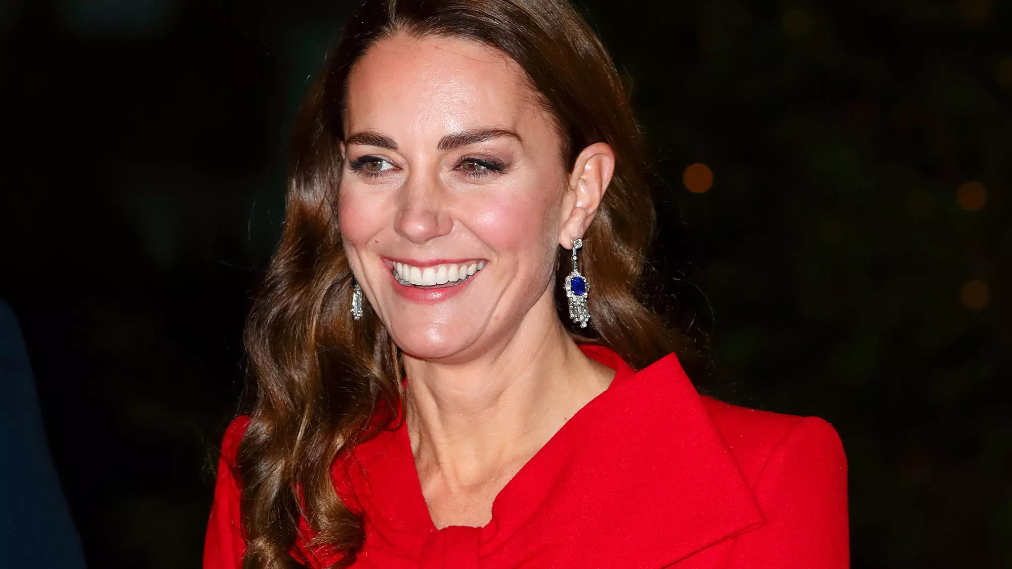 Kate Middleton o'zining barcha sevimli kiyimlarini ikkita rangda sotib oladi