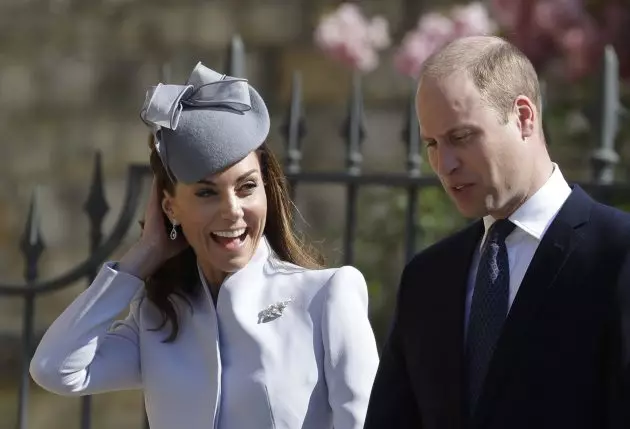 Kate Middleton draacht trije ringen op har troufinger foar har mylpalen yn har libben