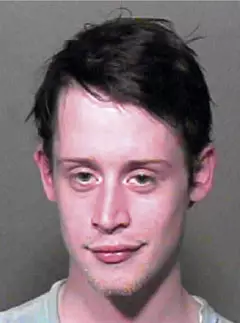 Foto segnaletica di Macauley Culkin