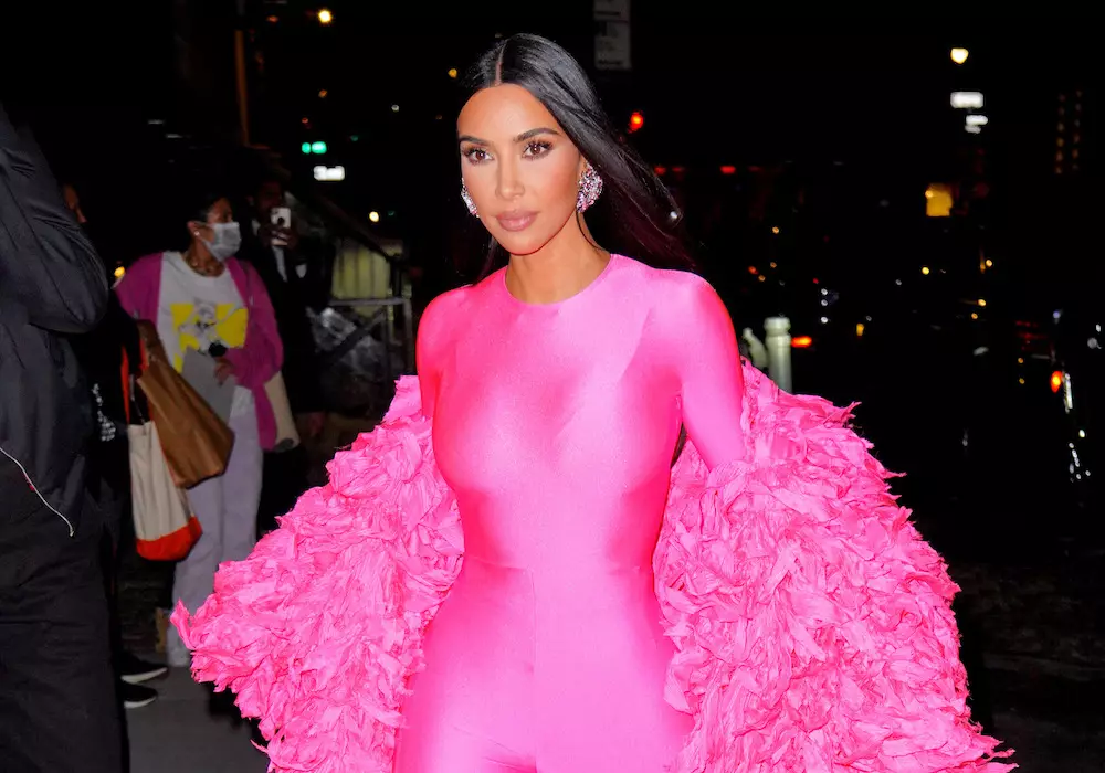 Kim Kardashian er „ekki spennt“ yfir því að Kanye West flytur í næsta húsi