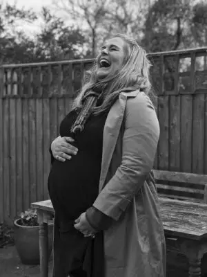 एक भारी गर्भवती Liv