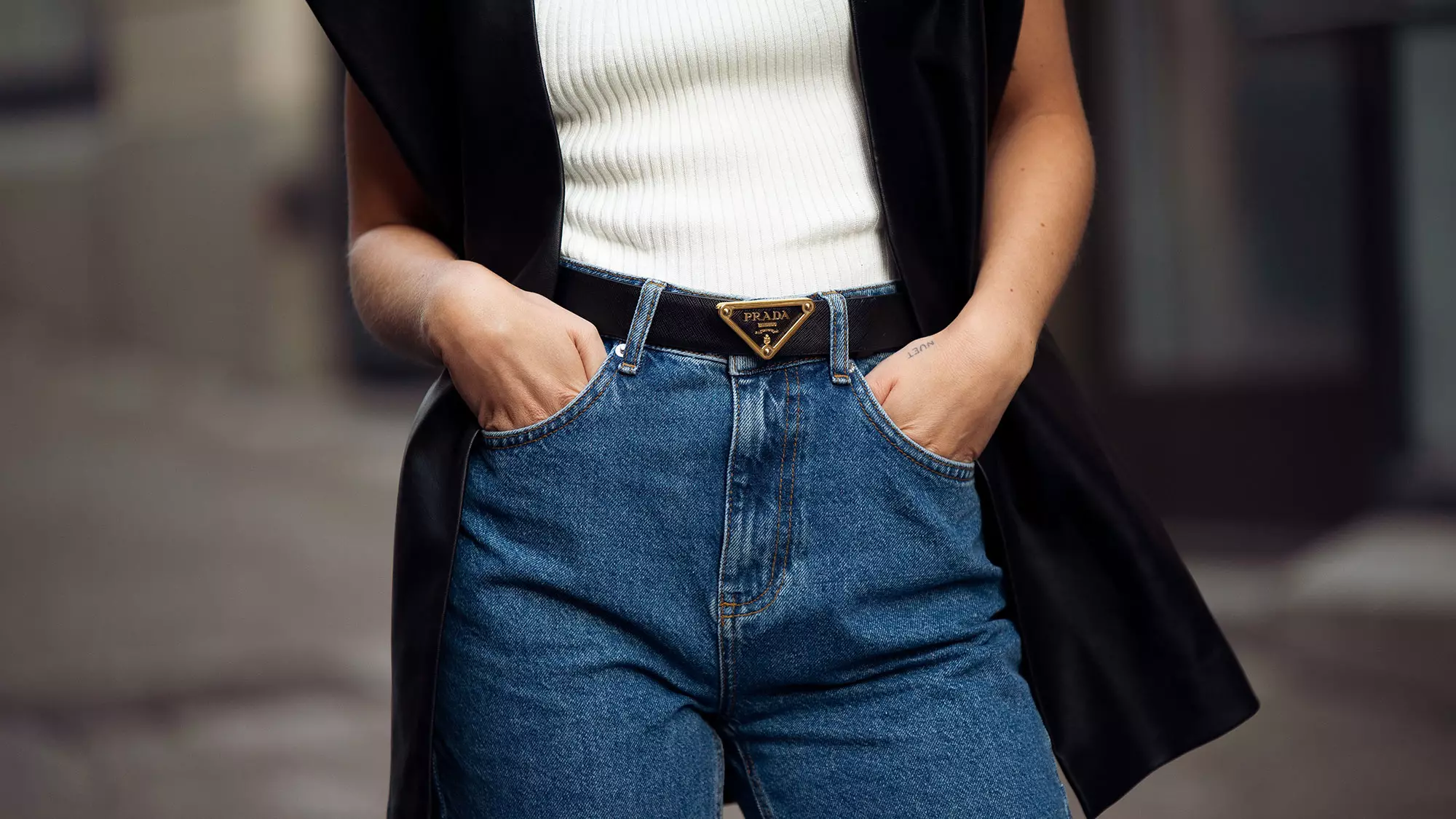 Мыкты джинсы: Ар бир мода редактору кийген джинсы шымдарды сатып алыңыз