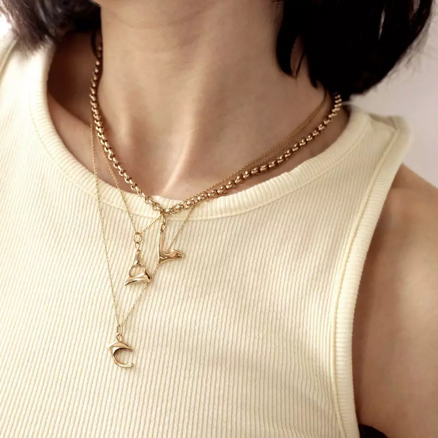 ALPHABET NECKLACE, £ 94 tại BAR JEWELERY