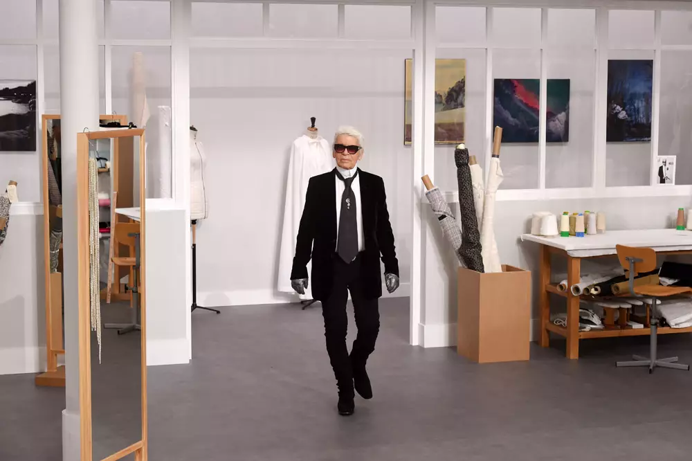 Afihan kutu Chanel AW16: Karl Lagerfeld ṣe atunṣe Chanel atelier 56310_2