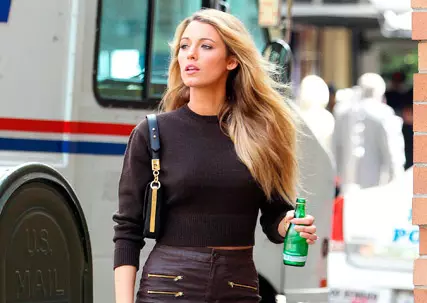 Blake Lively o ile a Ikemela nakong ea New York Photoshoot 57545_1