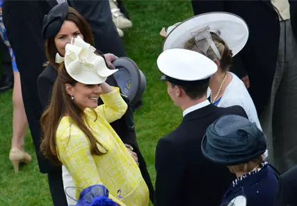 Kate Middleton Ipakita ang Baby Bump Sa Serbisyo sa Coronation 61359_2