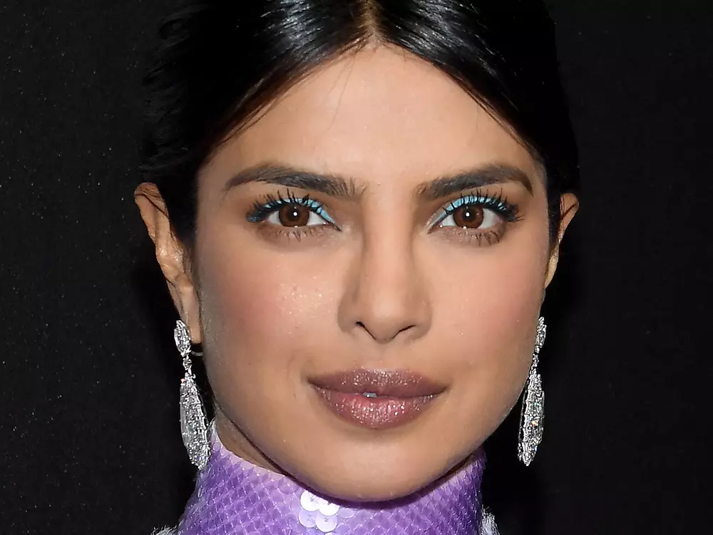 priyanka chopra fuq it-tapit aħmar - kif tikseb eyebrows eħxen