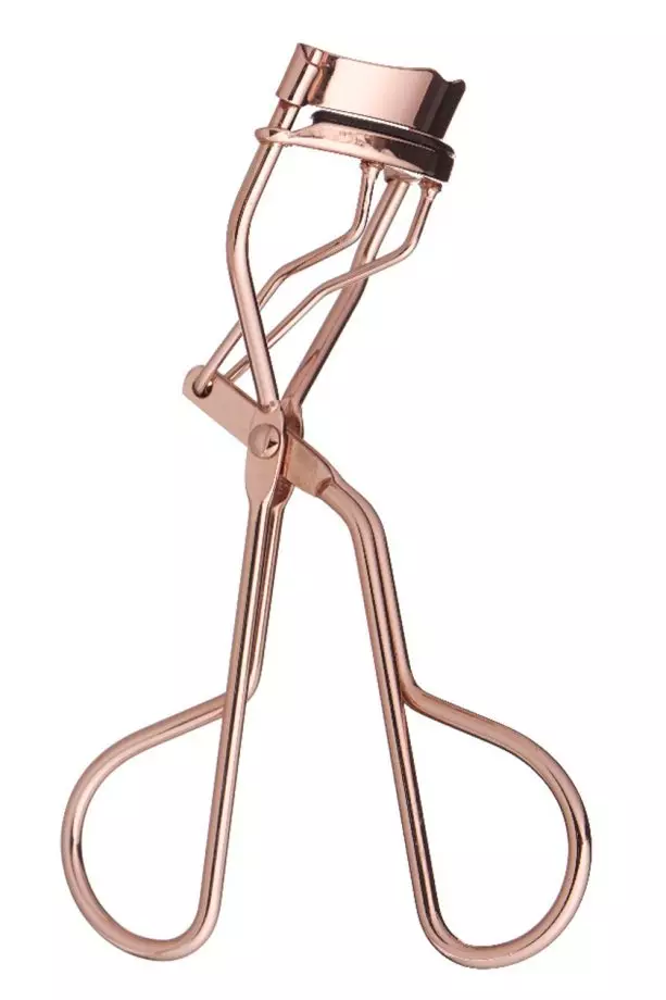 penjepit bulu mata Charlotte Tilbury Life Changing Lashes Eyelash Curler, £18, Net-A-Porter